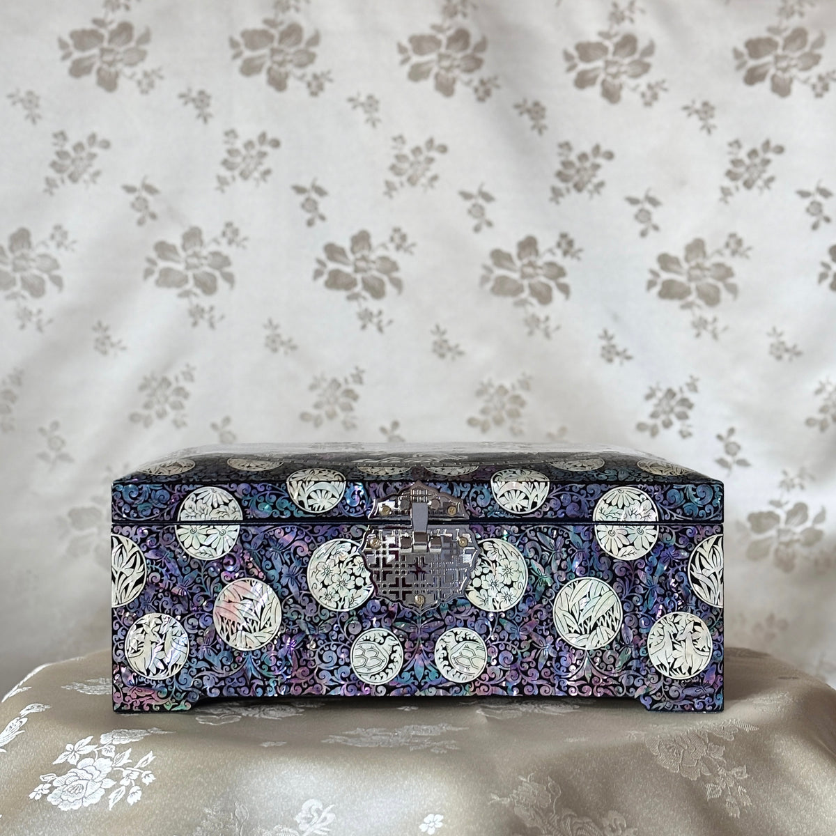 Korean Mother-of-Pearl Jewelry Box with Crane and Floral Motifs – ArtinKo