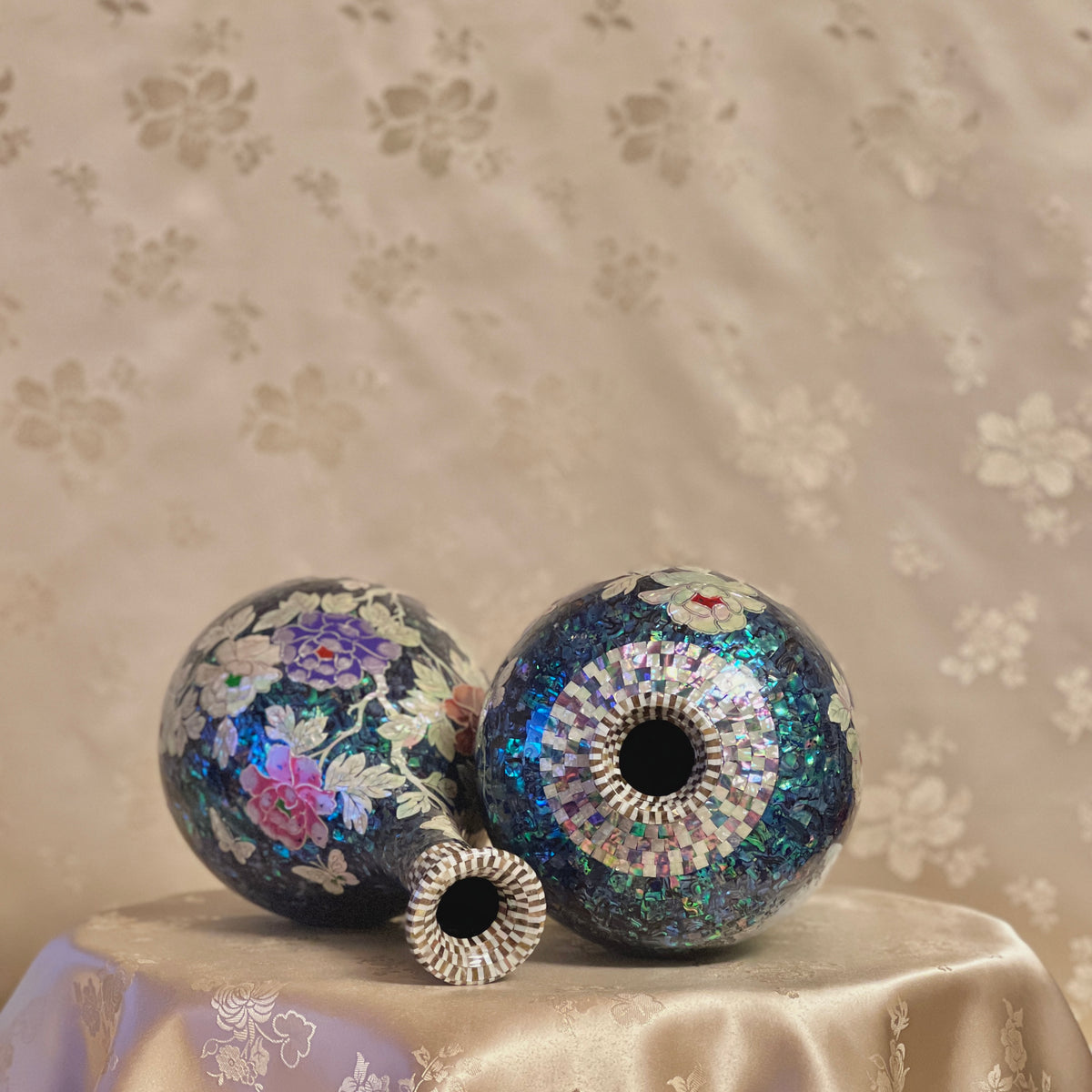 Mother of Pearl Set of Two Vases with Peony Pattern (자개 목단문 매병 주병 세트 ...